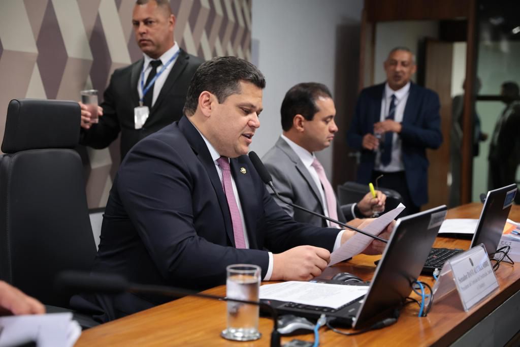CCJ lê relatórios de indicação de Flavio Dino e Paulo Gonet; Alcolumbre ... CCJ lê relatórios de indicação de Flavio Dino e Paulo Gonet; Alcolumbre ...
